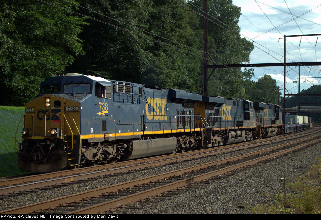 CSX ES44AH 738 leads Q034-02